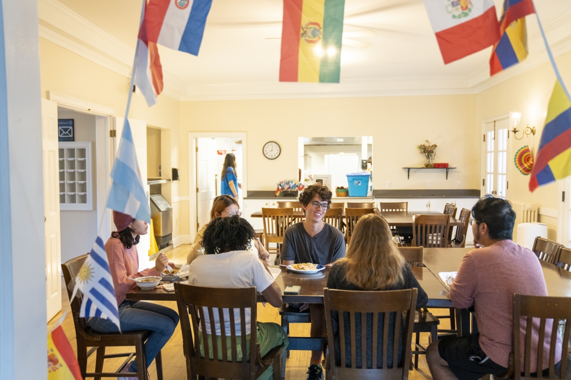 The Columns » Building ‘Comunidad’ » Washington and Lee University